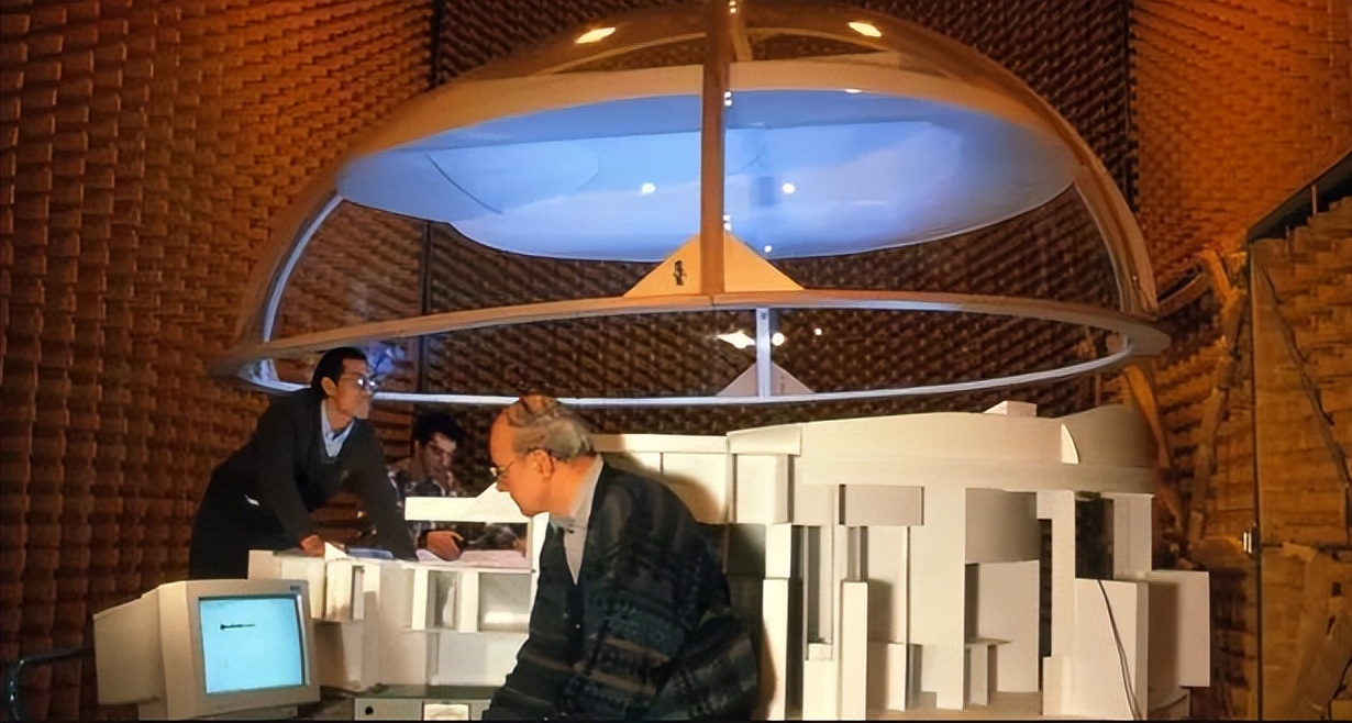 Absolutely silent room challenge, the prize money is huge, but no one ...