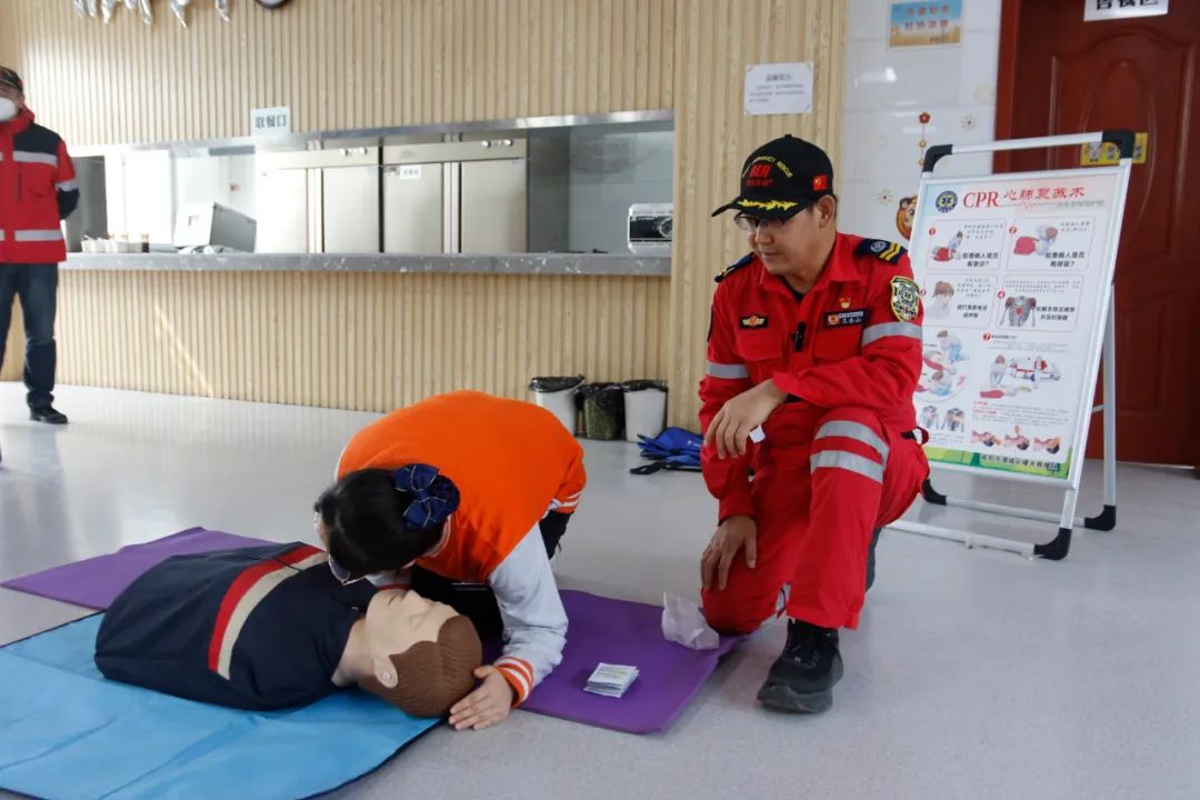 First aid common sense should be learned, it can save lives at critical ...