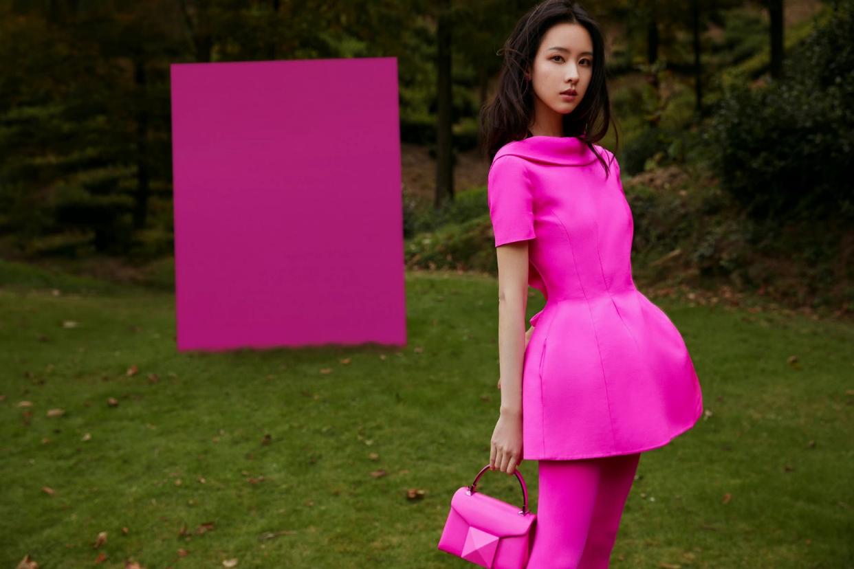 Chen Douling's 29th birthday photo, surrounded by bright pink, netizens ...