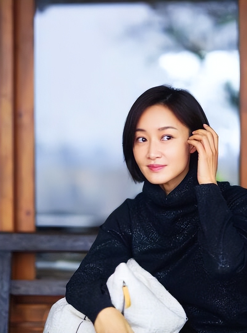Zhao Ziqi: She used to be a host of CCTV, but she became an actor and ...