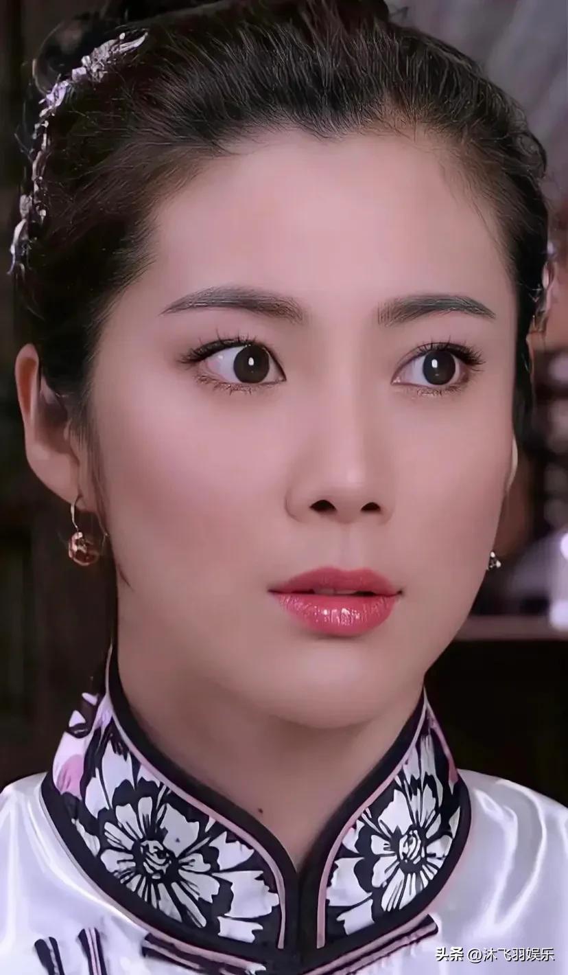 Wang Ke is very attractive in cheongsam, but even more beautiful in ...