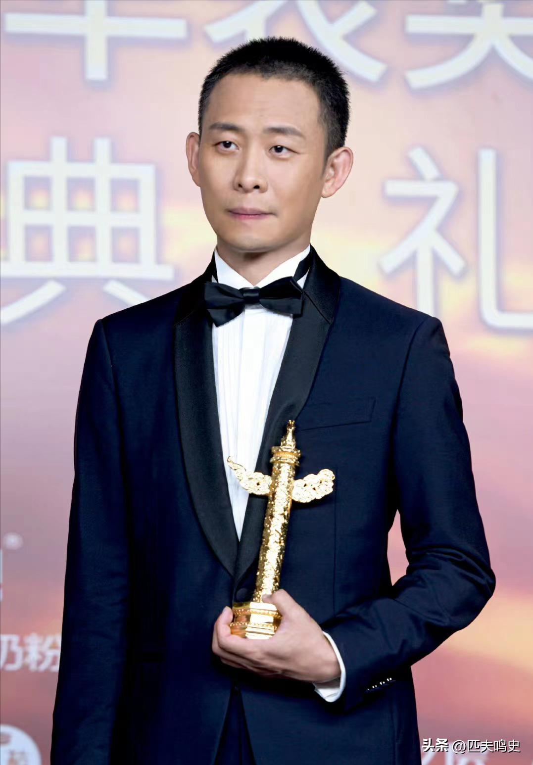 The older and more handsome 6 male stars, Zhang Yigang won the Huabiao ...