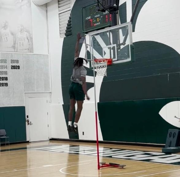 Bounce Monster! The height is only 1.98 meters, but he can touch the ...
