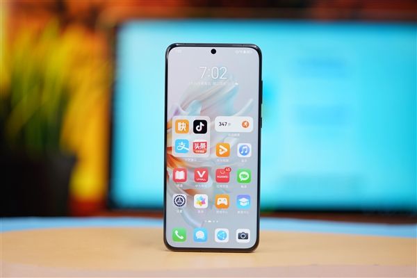 Huawei confidently raises 2023 mobile phone shipment target to 40 ...