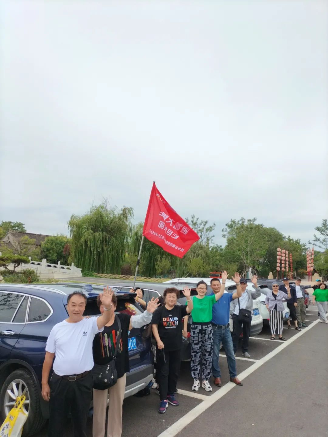 Follow everyone on the self-driving tour alliance and walk into Yaowan ...