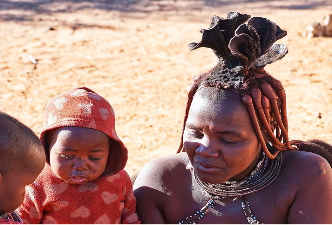 African "unrestrained" tribe, women wear no clothes for life, and the ...