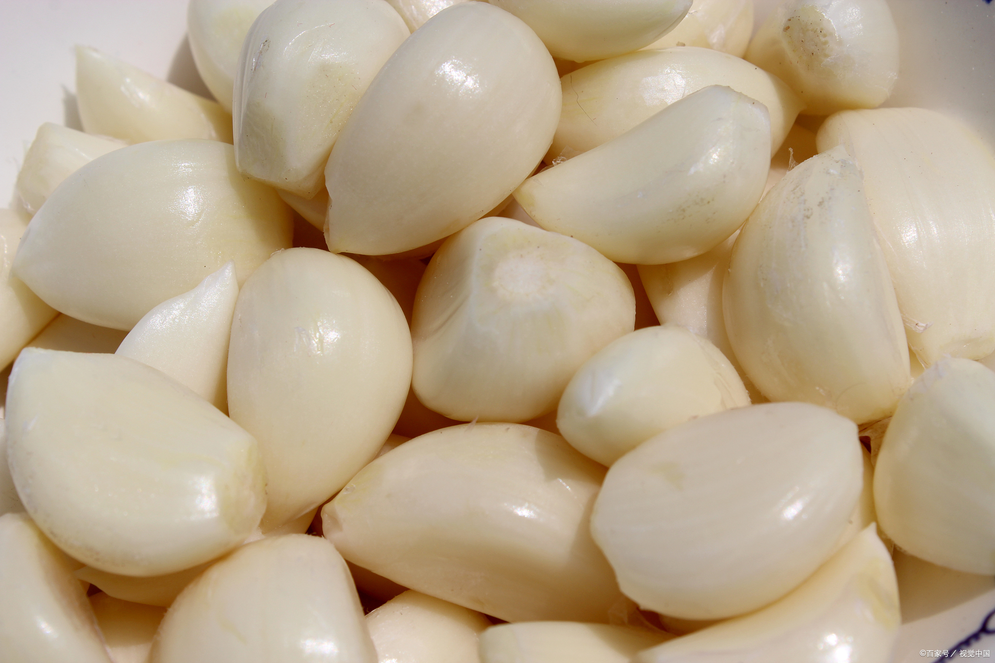 Sugar and vinegar and water for a pound of sugared garlic - iNEWS