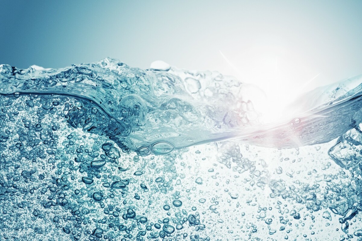 The ancients said that rainwater and snow water are relatively pure and ...