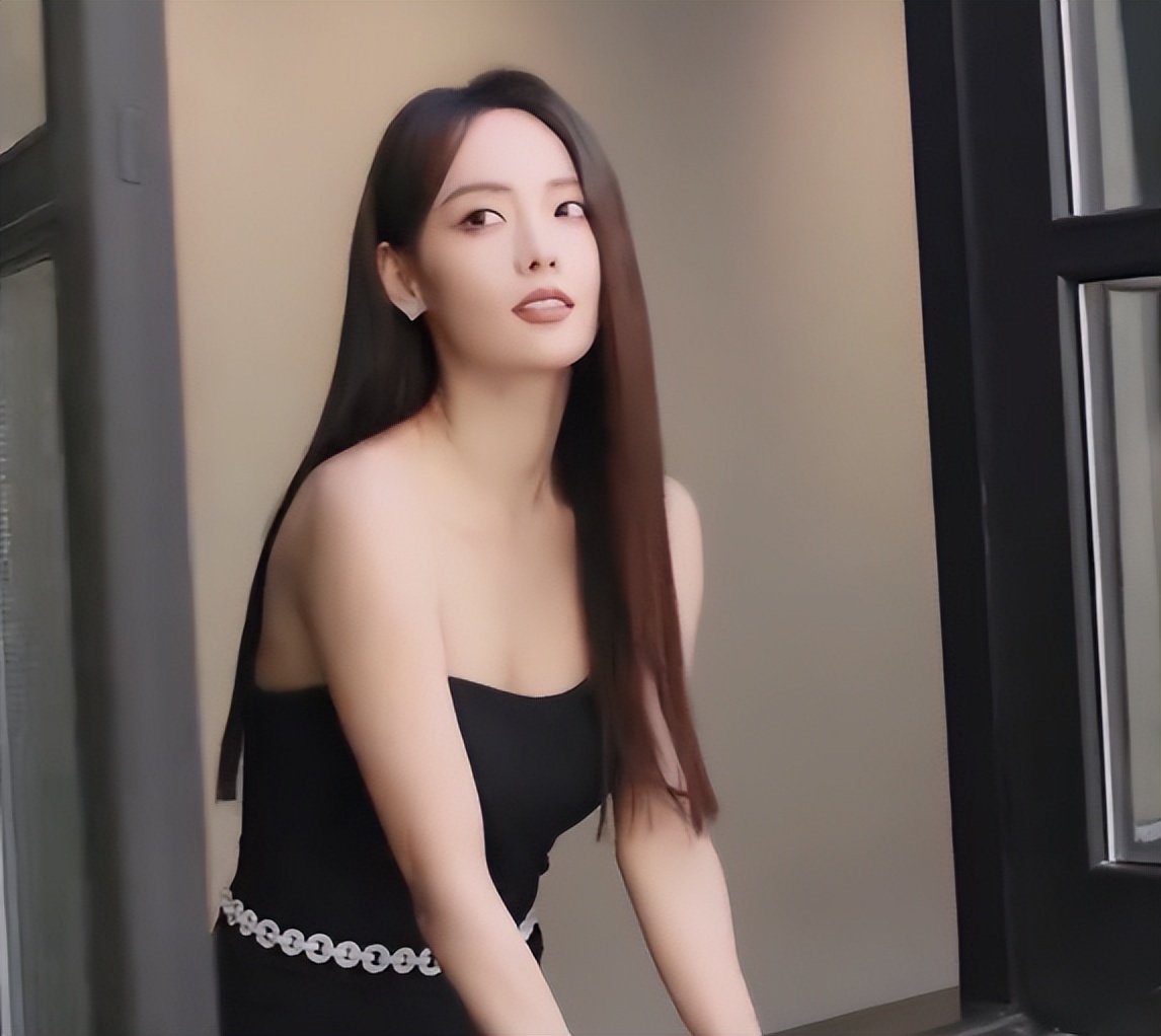 Zhang Jiani posted a photo of the rabbit show, accused of not divorcing ...