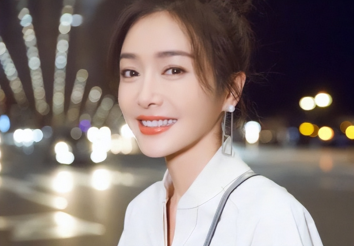 Wei Daxun and Qin Lan have a sweet date! Holding hands home and suspecting cohabitation, the ...