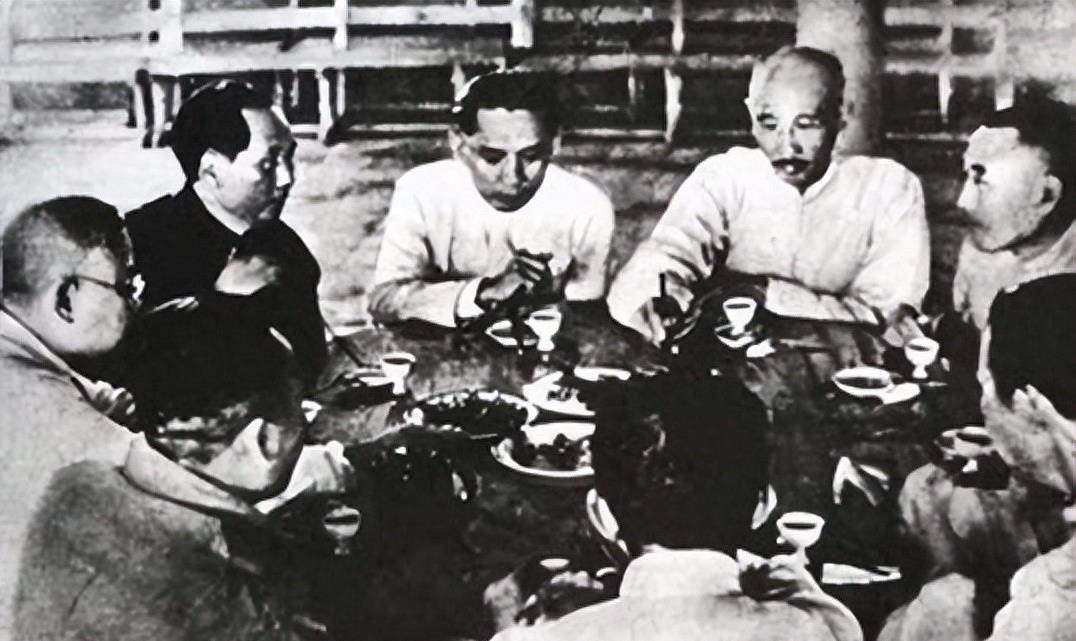 Looking at the different endings of the two lives of Fu Sinian and Mao ...