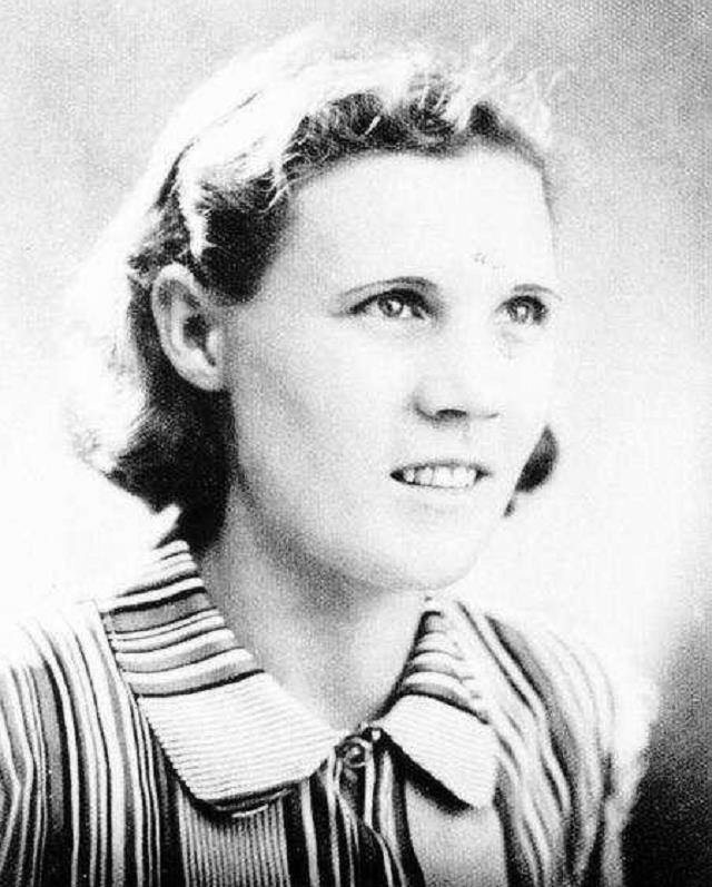 In 1942, Chiang Ching-kuo's lover died mysteriously after giving birth ...