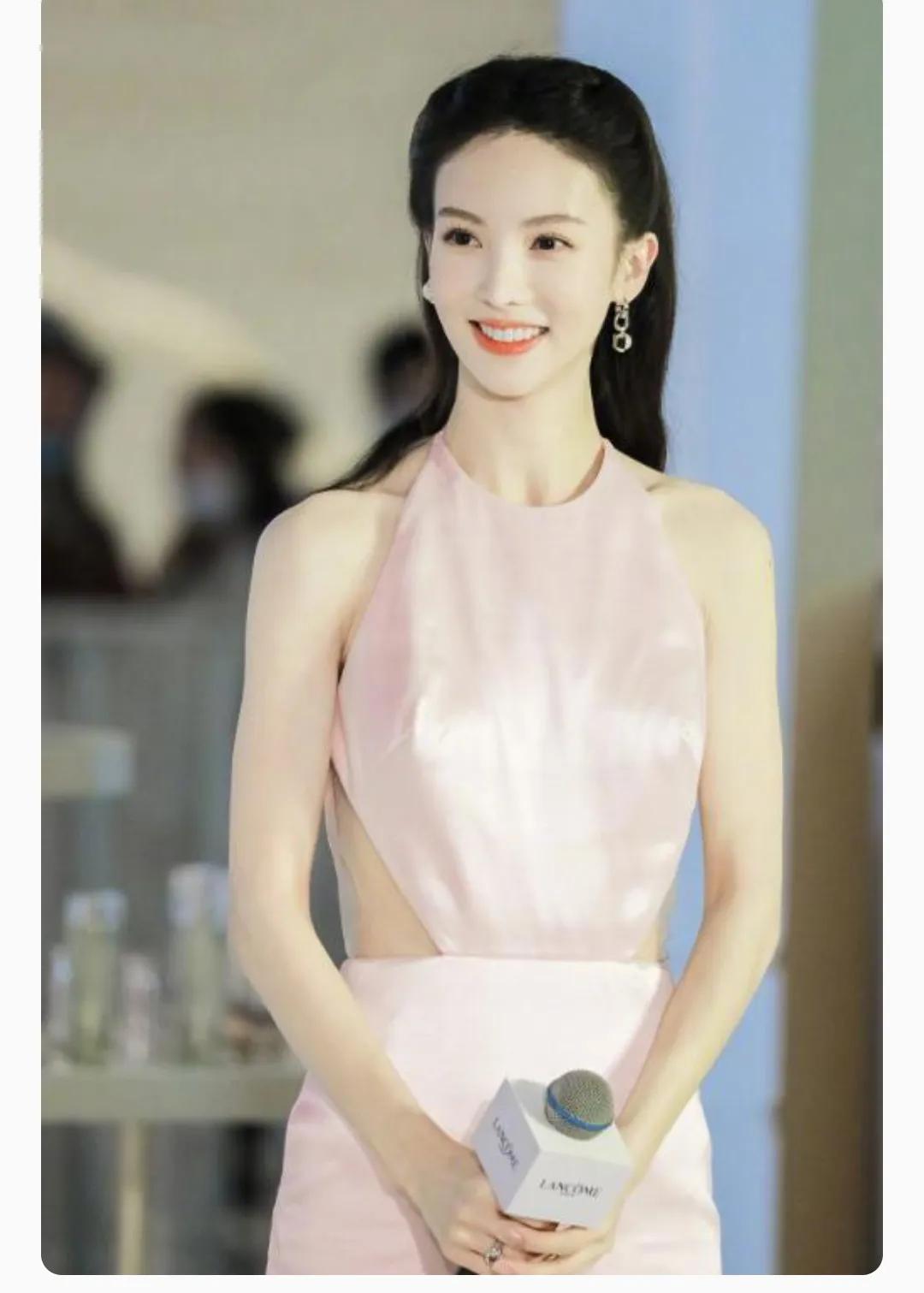 Film and television beauty "Jin Chen" pink dress shows elegance - iNEWS