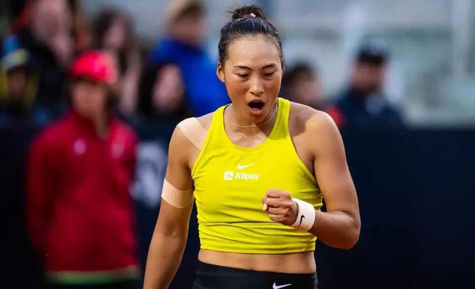 On par with Li Na! Zheng Qinwen defeated Wang Xiyu in the final set and ...
