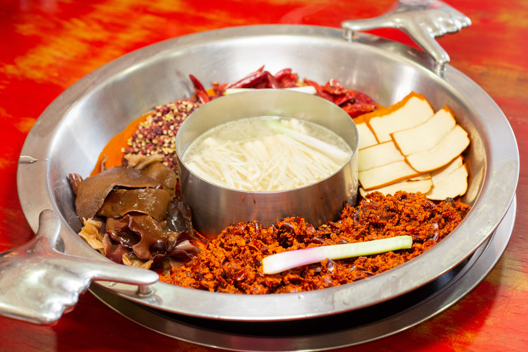 Sit in the courtyard of a private house and eat authentic Chengdu hot ...