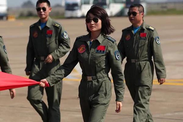 Golden Peacock Yu Xu, China's first female J-10 fighter pilot - iNEWS