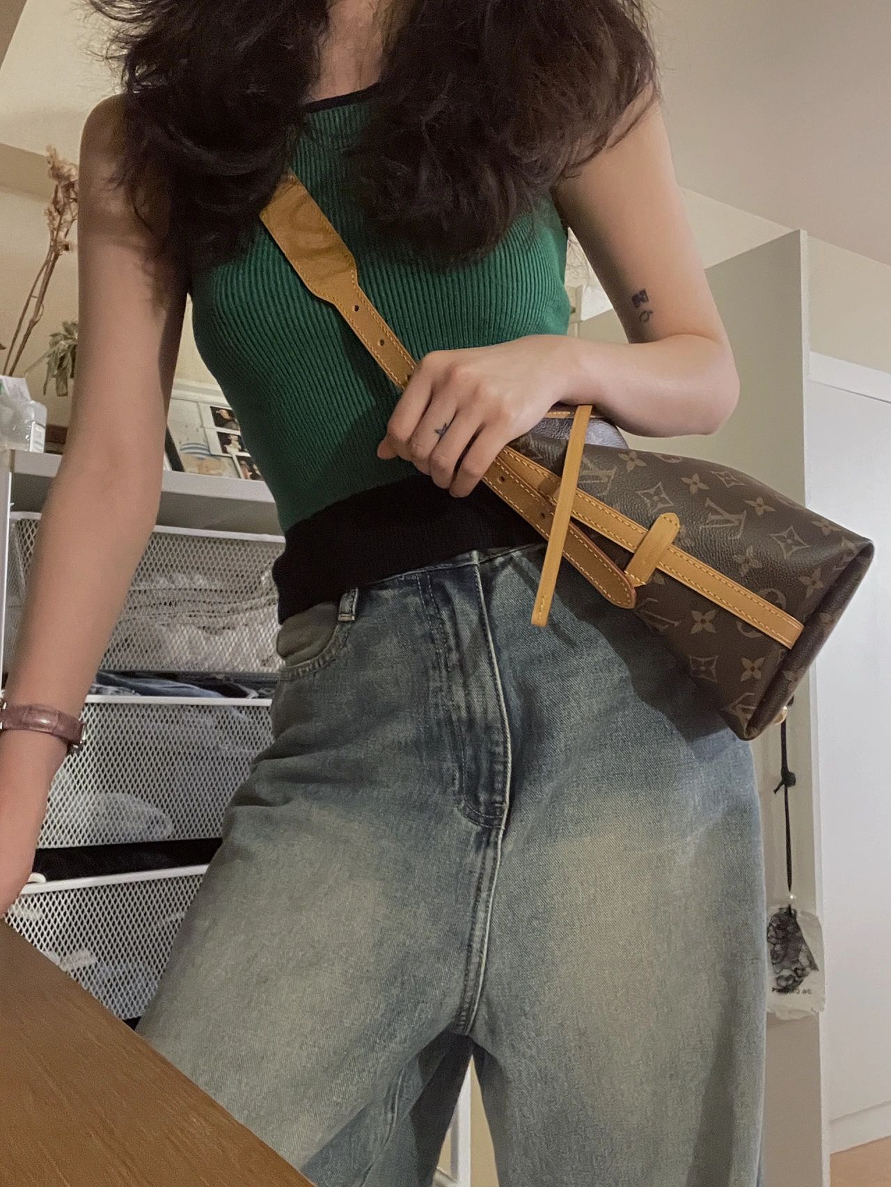 LV22 carryall small? - iMedia