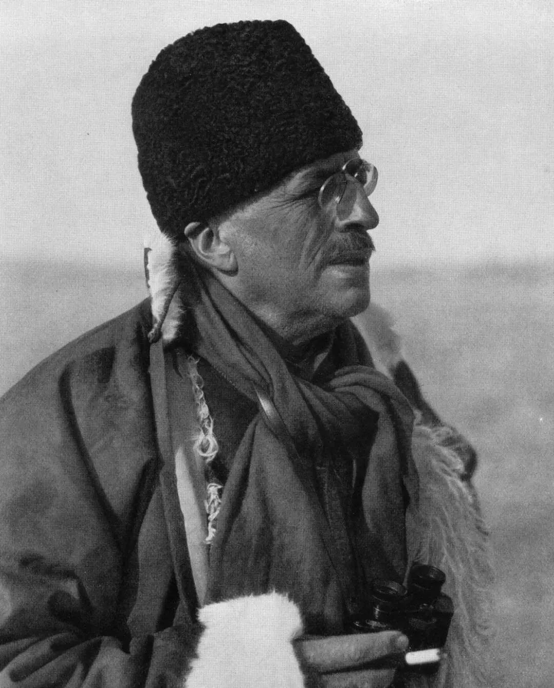 The cursed shovel not only saved the explorer's life, but also guided ...