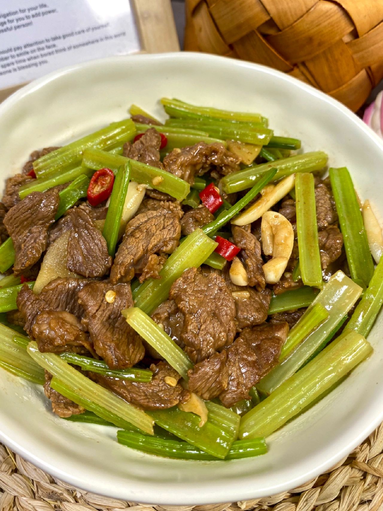 The magic tool for dinner is here again, try this celery stir-fried ...