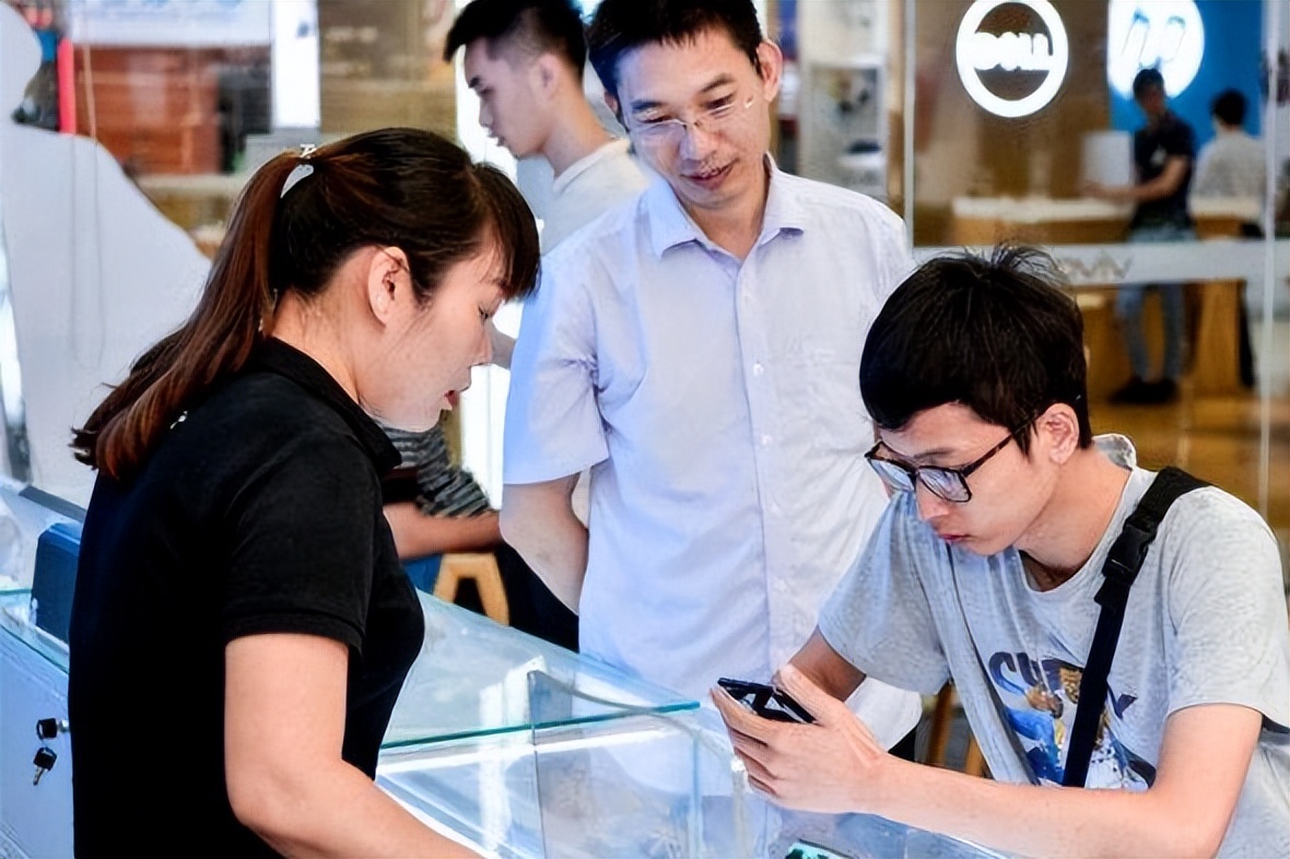 People who change their mobile phones every time within 2,000 and can ...