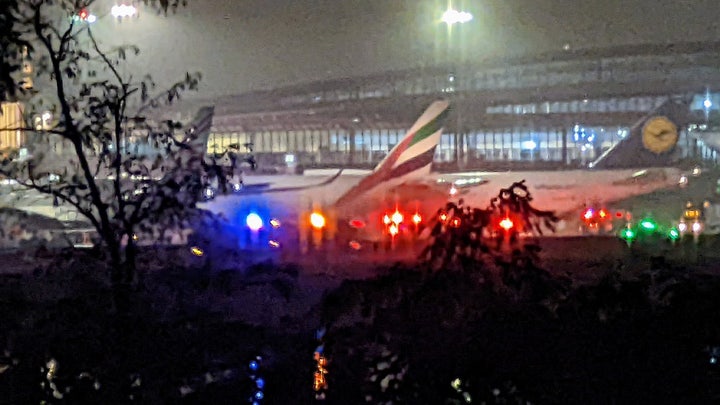 Carry 326 people!Smoke in cockpit of transatlantic Boeing 747 makes ...