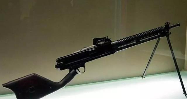 Also talk about the Czech ZB-26 light machine gun - iNEWS
