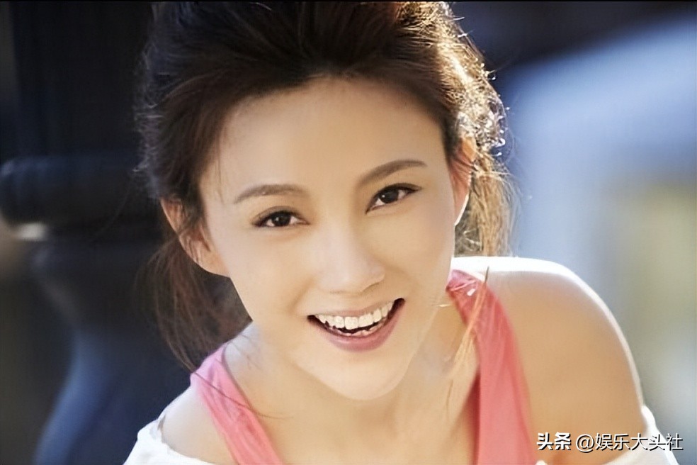 Actor Nie Xin: In a car accident during filming, his parents begged for ...