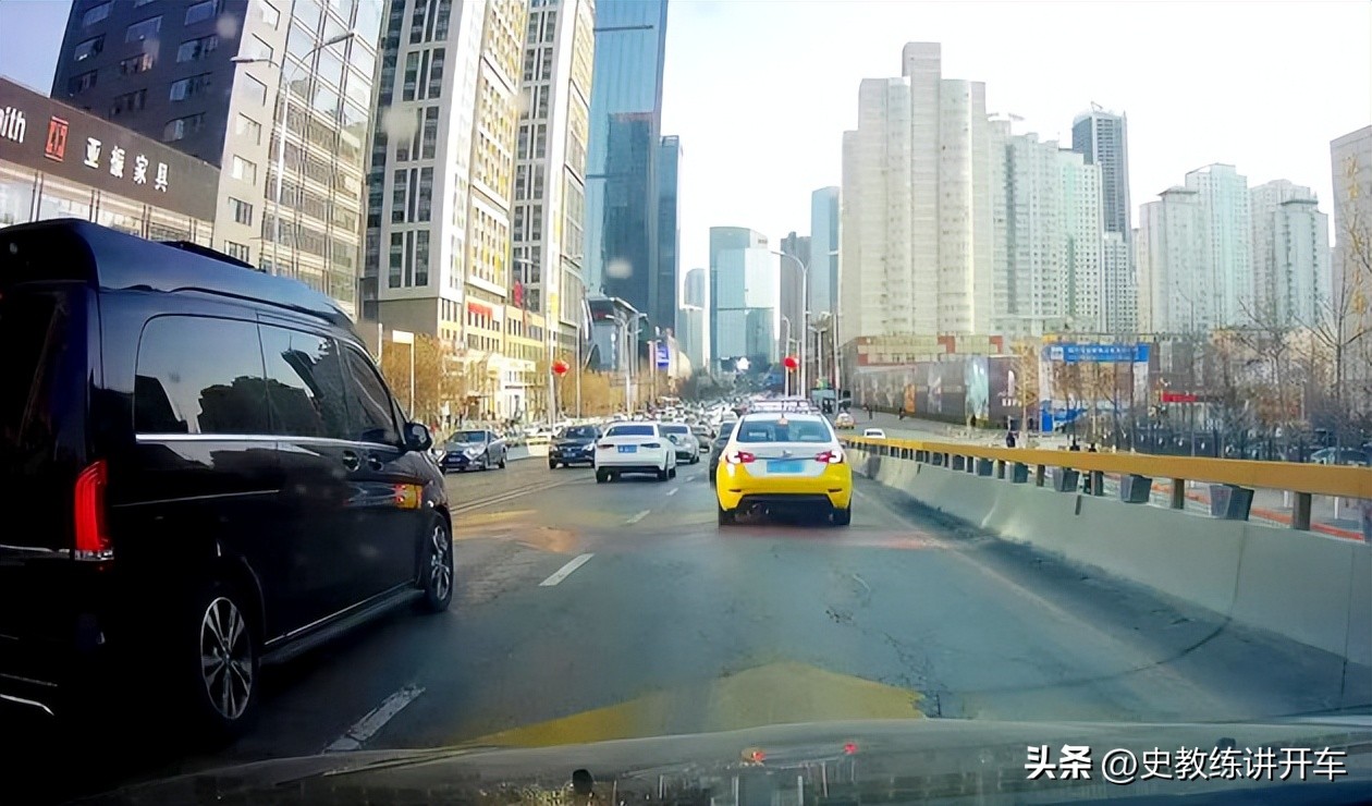 The novice driver asked: What should I do if the distance between the ...