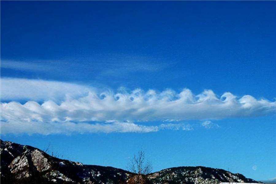 The World's Weirdest Clouds, Each Extremely Rare - iNEWS