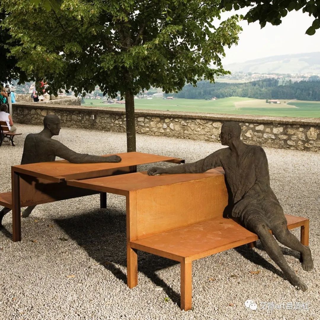 Figure sculptures interpreted by Hannek Beaumont - iMedia