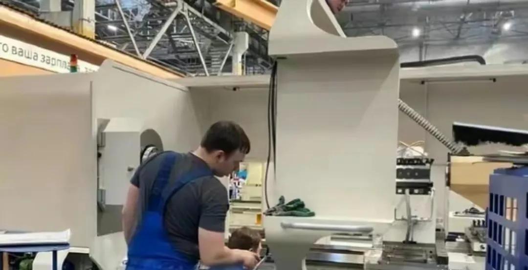 The West "remotely locks" imported Russian machine tools, China has ...