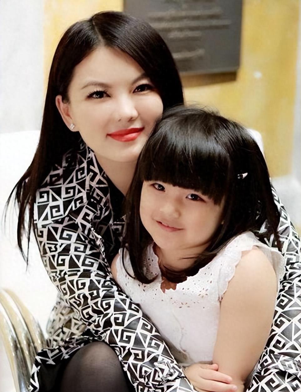 Comparing the father and daughter of veteran actors, Liu Yajin's ...