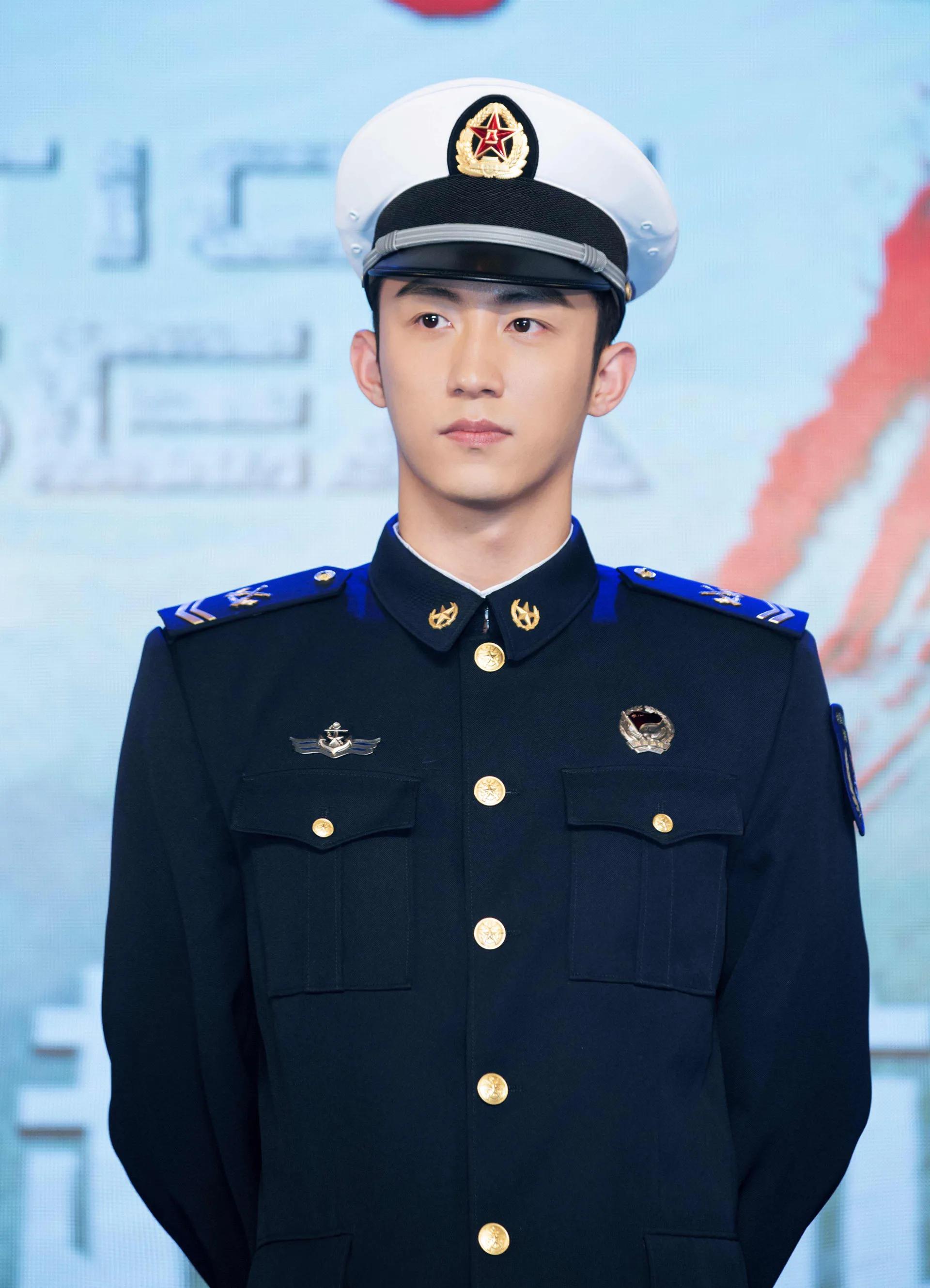 Huang Jingyu successfully counterattacked from a waiter to become a ...