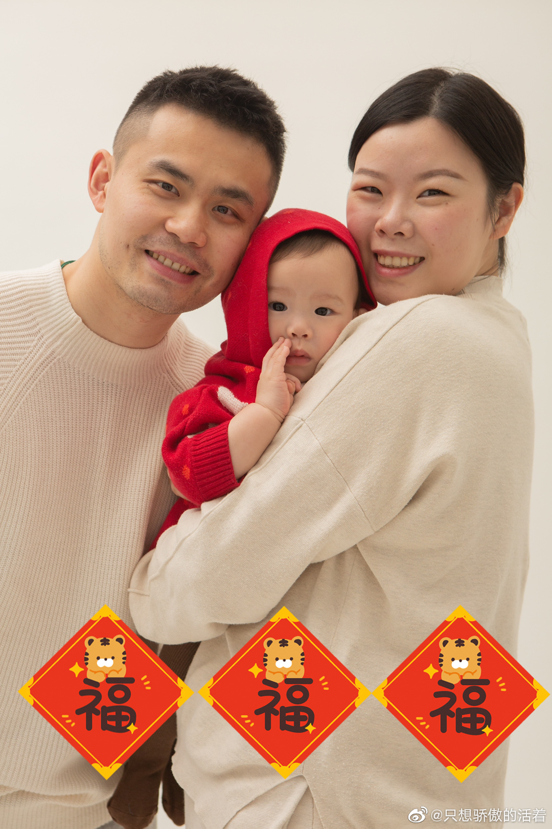 Guoyu's three world champion couples share family photos!Li Xuerui hugs ...