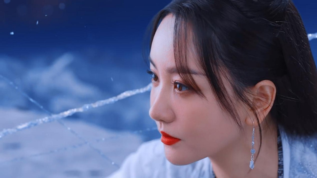 Obviously she is the second female lead but "crushed" the heroine again ...