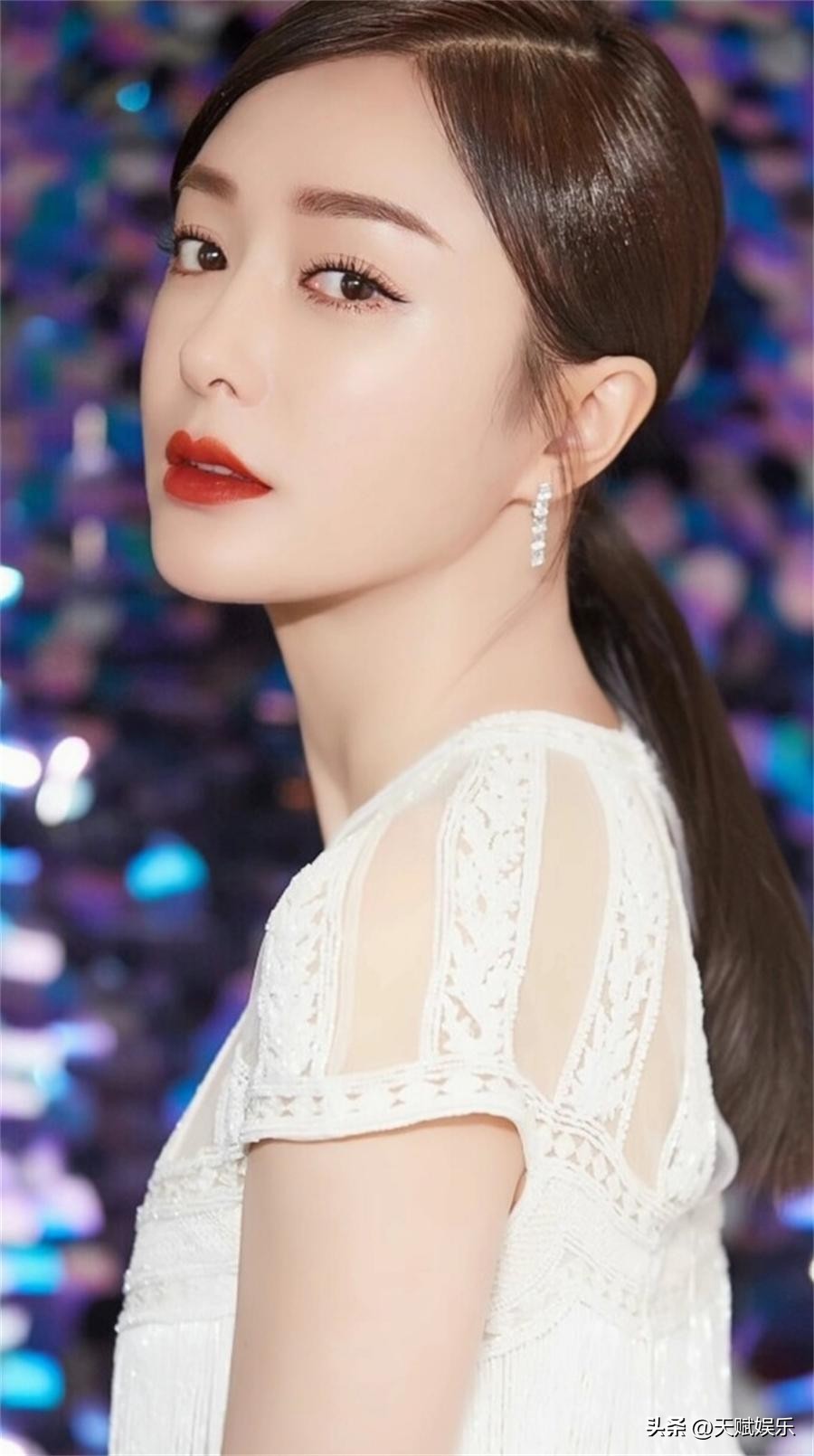 Actress and singer Qin Lan's photo album "Nineteen" - iNEWS