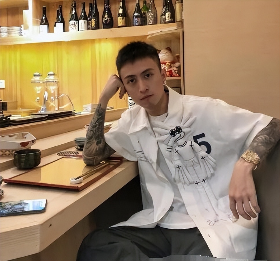 "The Emperor of Shanghai" Qin Fen's background was picked up, his ...