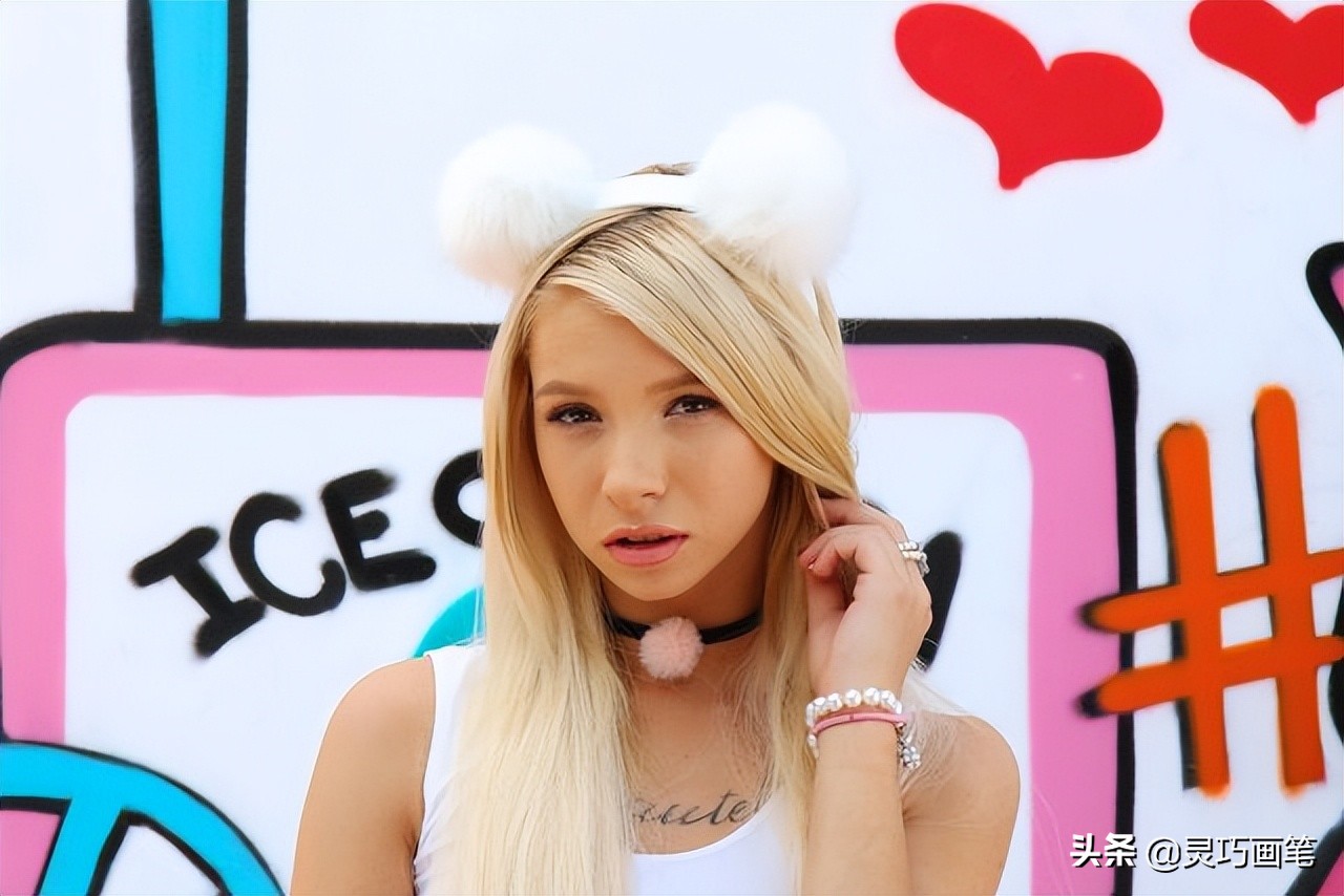 American actress Kenzie Reeves: The petite elf in the film and ...