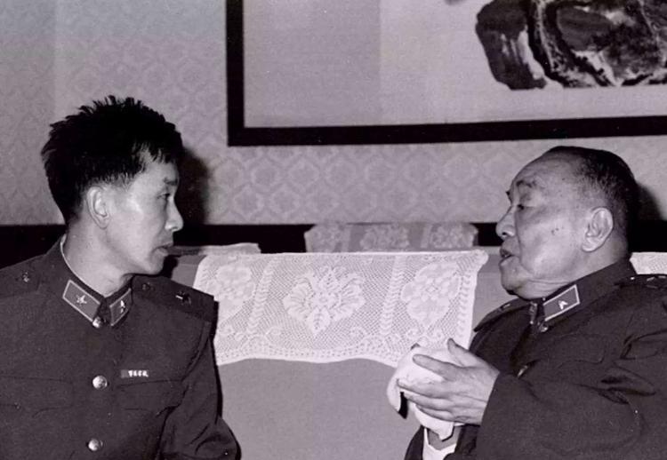 In 1966, Yang Shangkun was arrested and imprisoned. The guard secretly ...