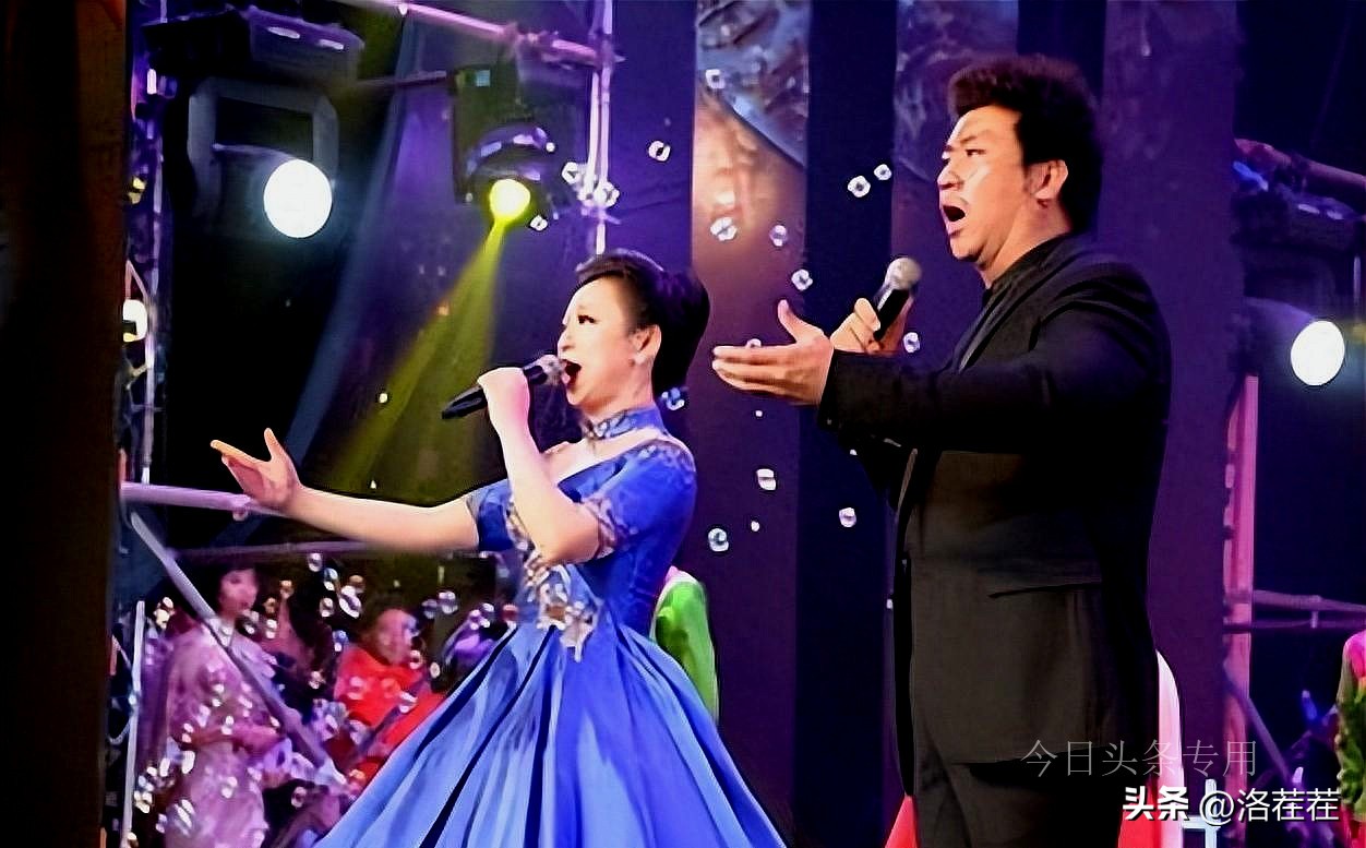 One of the four most popular male and female vocal duos in the 1970s ...