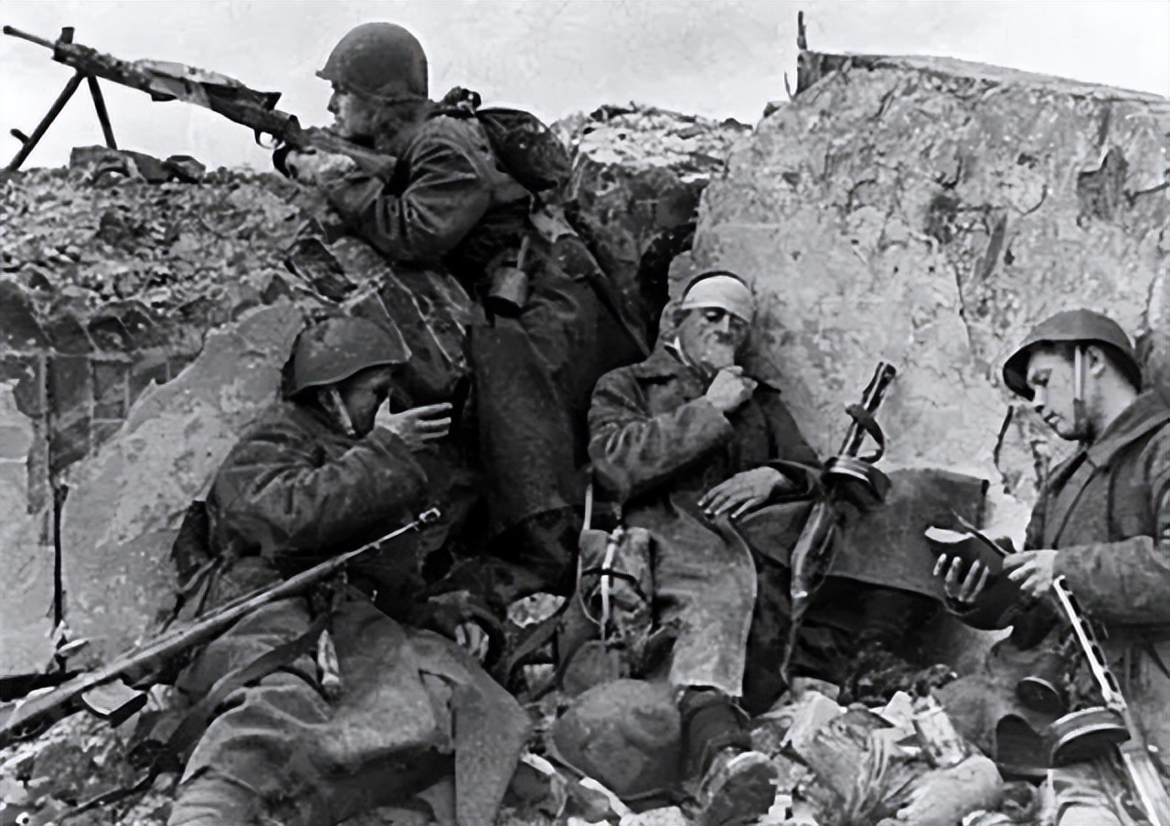 The German blue plan, why is Army Group South divided into Army Groups ...