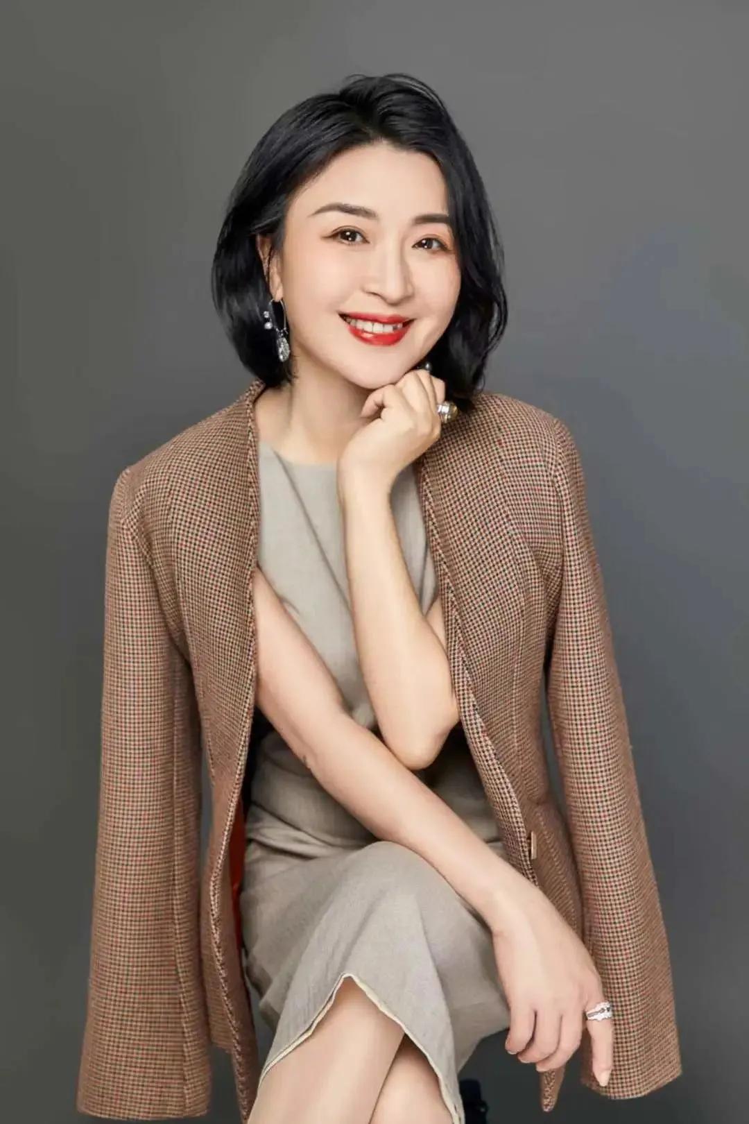 Huang Jingbei: Keep your feet on the ground and let your dreams ride ...