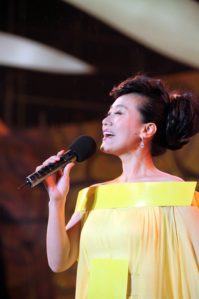Military singer Tan Jing: Married a 41-year-old husband at the age of ...