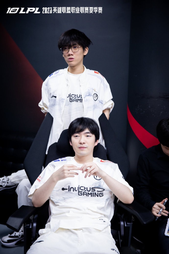 LPL E-sports Spring Festival Gala is coming! After Uzi's comeback, he played against his old ...