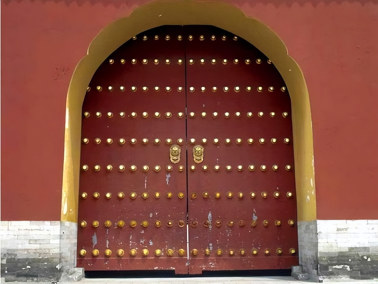 The mystery of the door nails of the Donghua Gate of the Forbidden City ...