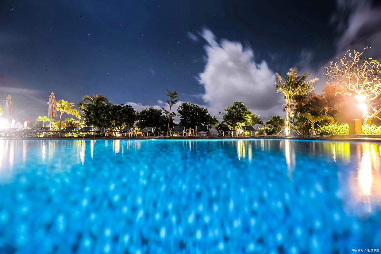 Maldives Fluorescent Beach, a Wonder of the World: A Dreamy Journey to ...