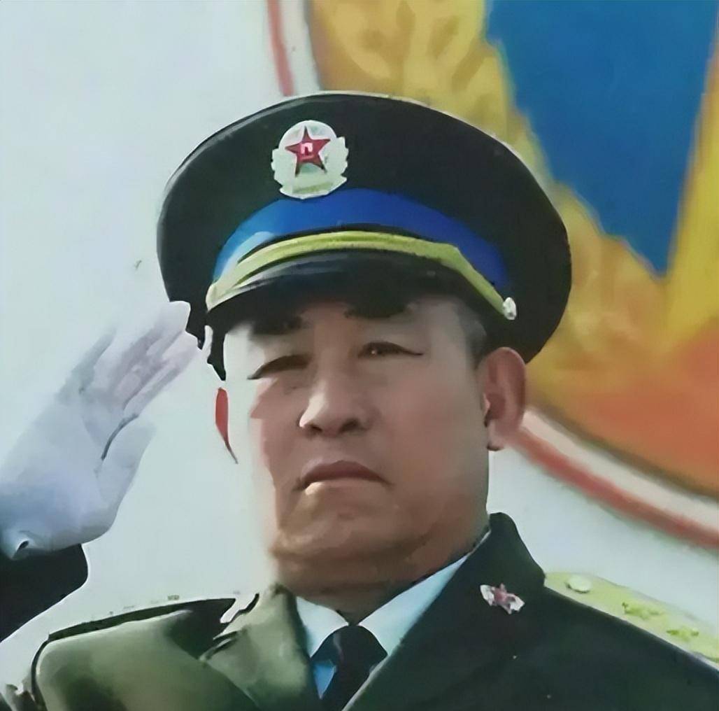 Hou Shujun: He used to be the commander of the Air Force of the Chengdu ...