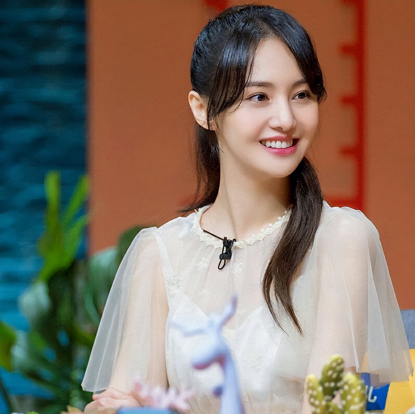 Looking at Zheng Shuang a year later, she is very hateful and sad - iNEWS