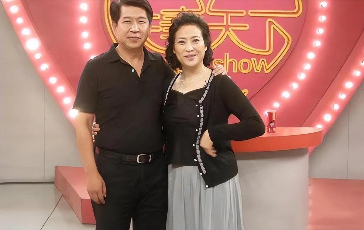 Actor Xu Di: Married her first love husband Enai for 41 years and gave ...