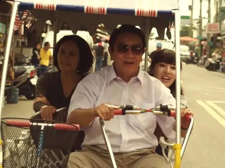 Ding Qiang, an old drama player, passed away unexpectedly. His last ...